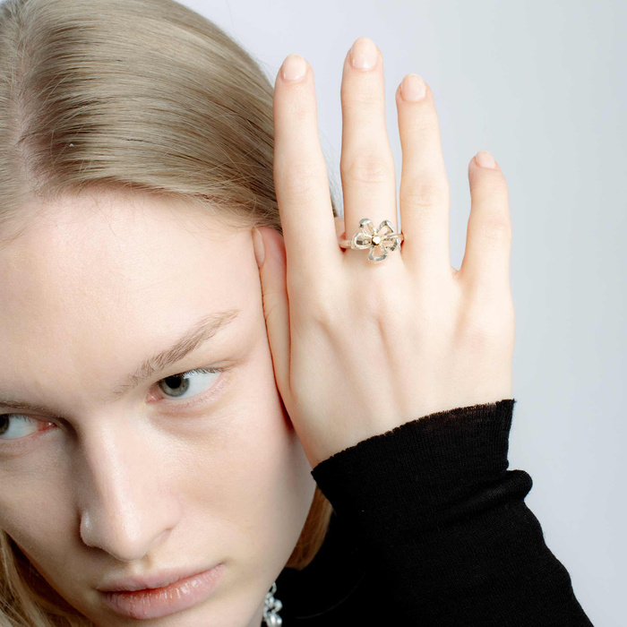 Ringo Flower - Ring in silver and 18K yellow gold, 3 mm, flower 16 mm.