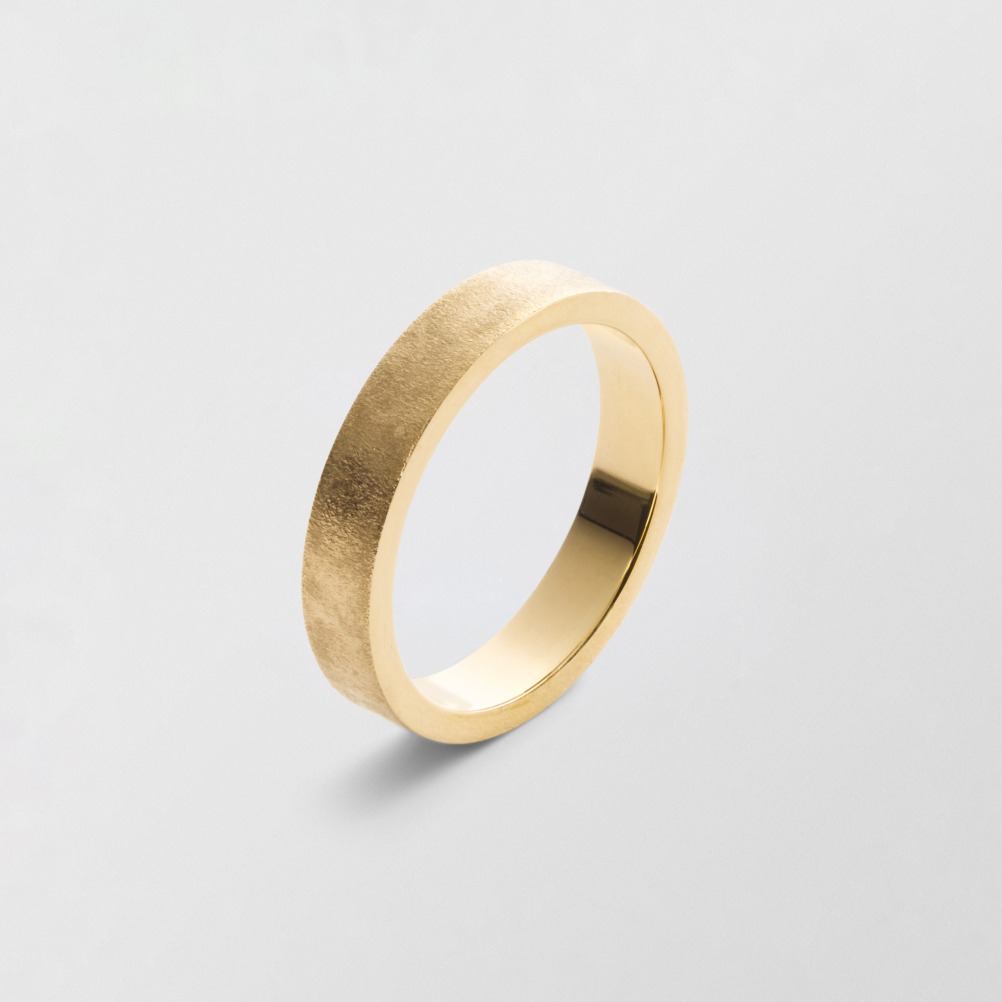 Flox, slät ring - Ring i 18K gult guld, 4,0 mm.