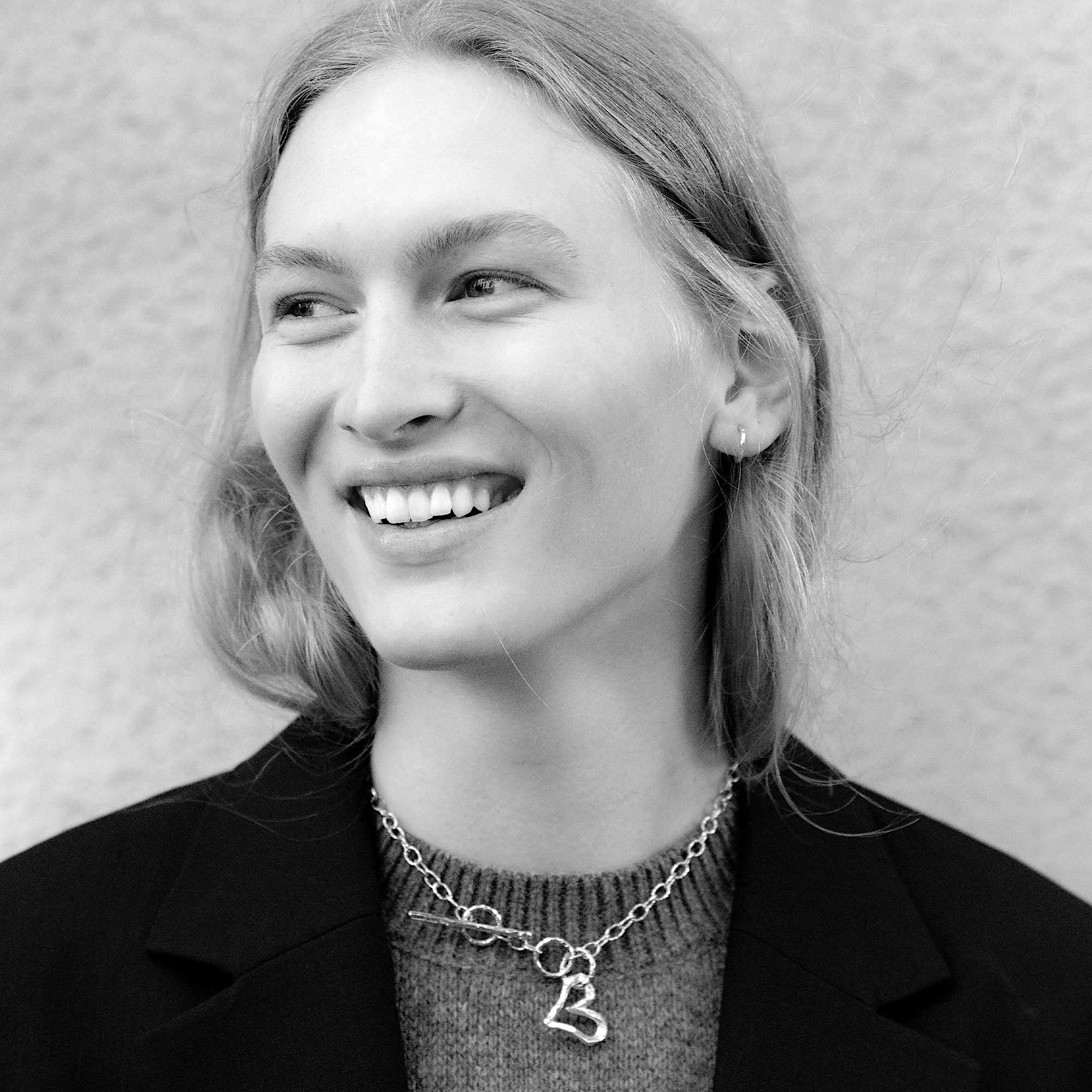 Ringo Open Heart - Pendant in 18K yellow gold, 20mm, with ring 29 mm.