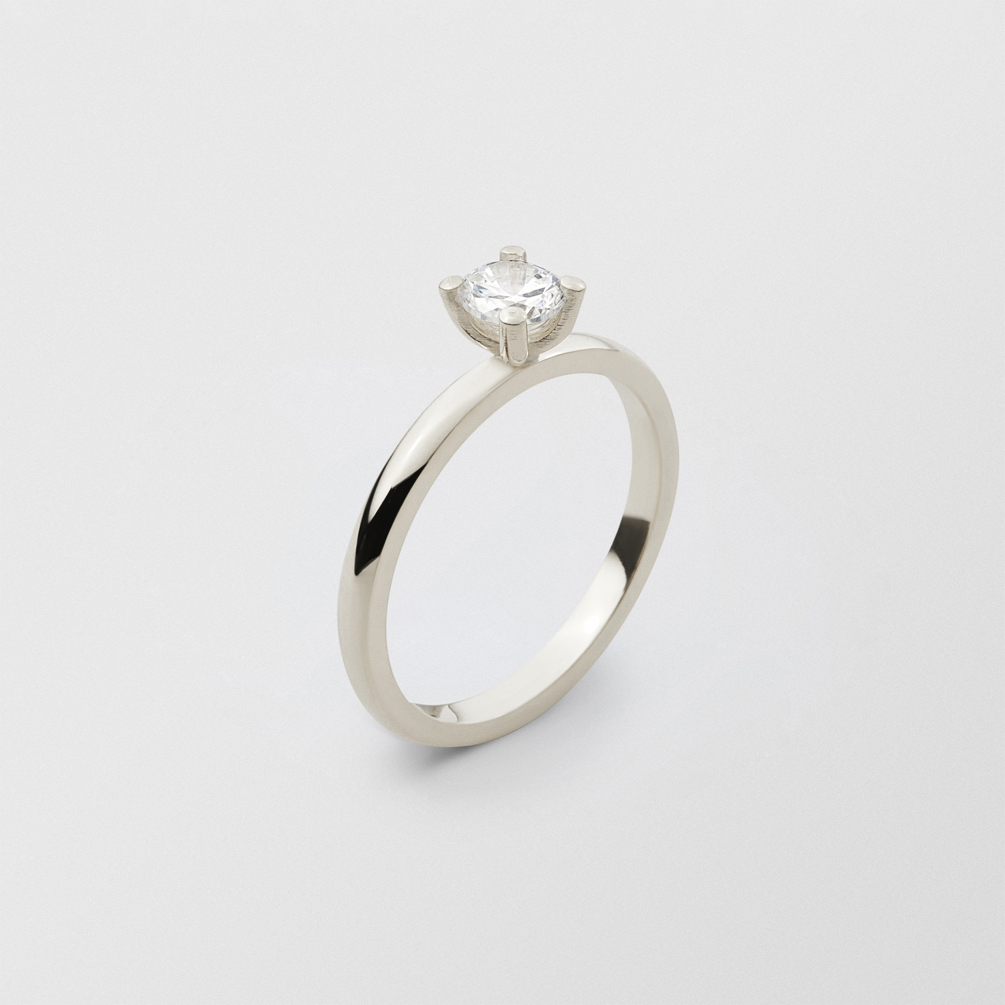 Soft, solitaire – Ring in 18K yellow gold with 0,40ct diamond, 2,0 mm.
