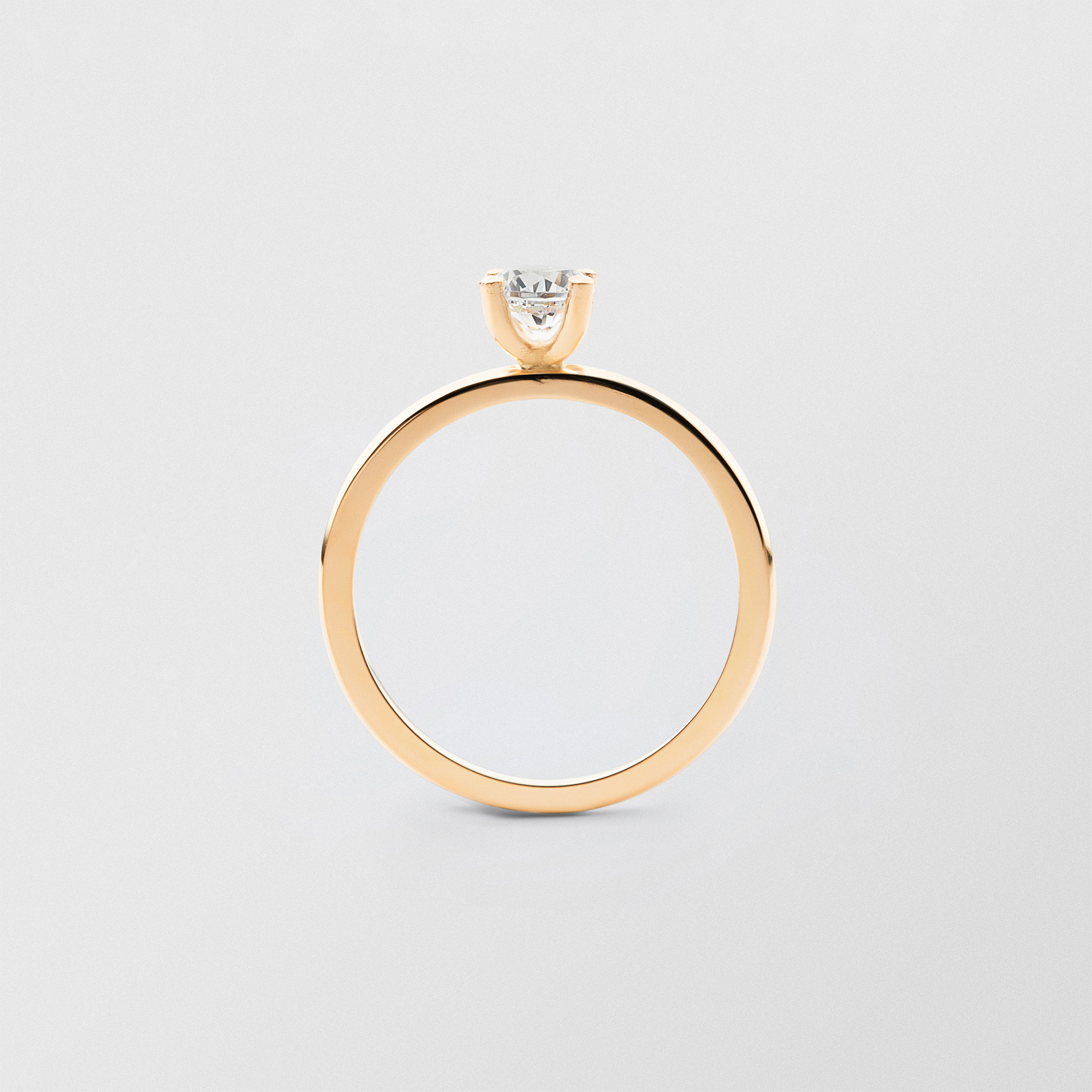 Soft, solitaire – Ring in 18K yellow gold with 0,50ct diamond, 2,0 mm.