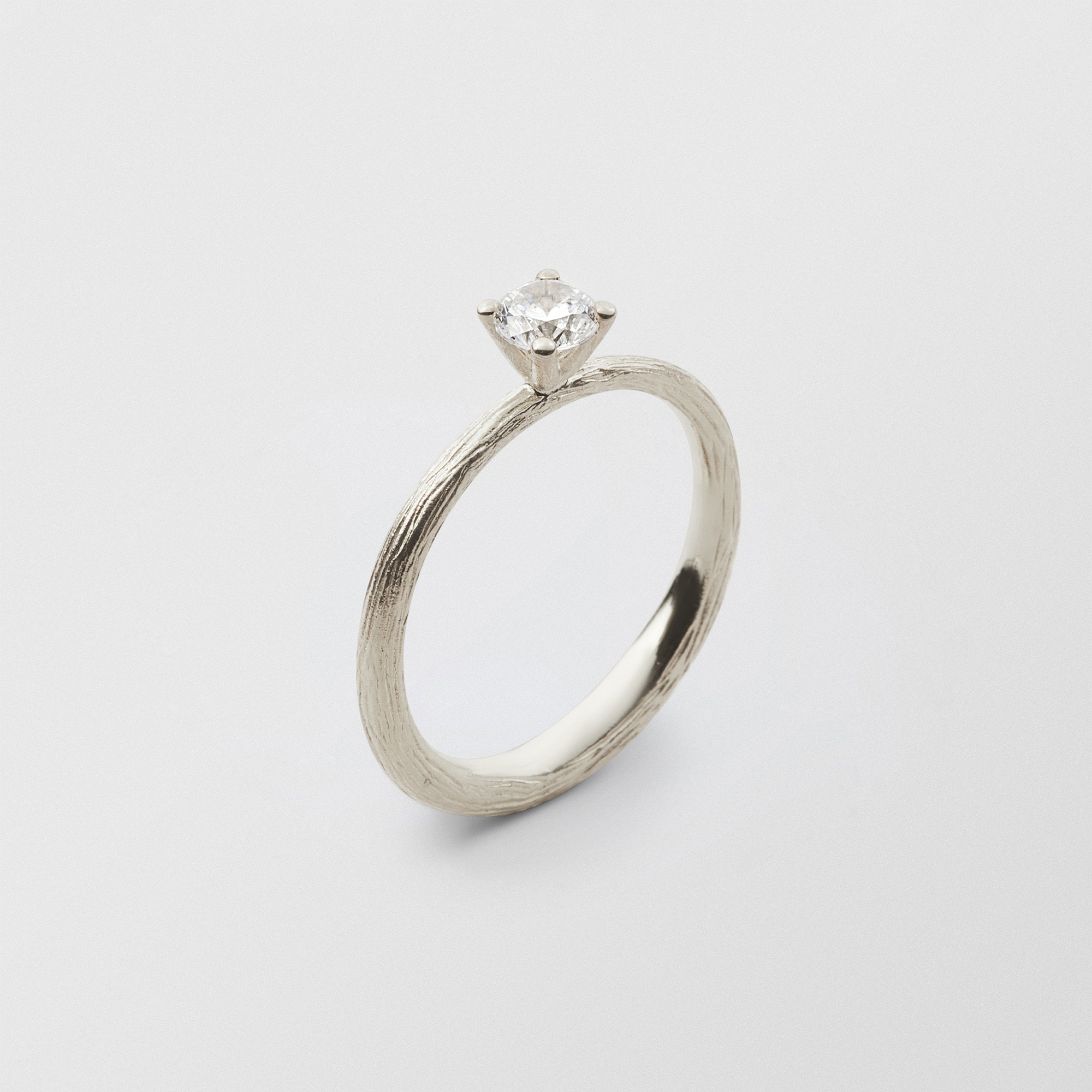 Vide, solitaire - Ring in 18K yellow gold with 0,40ct diamond, 3,0 mm.