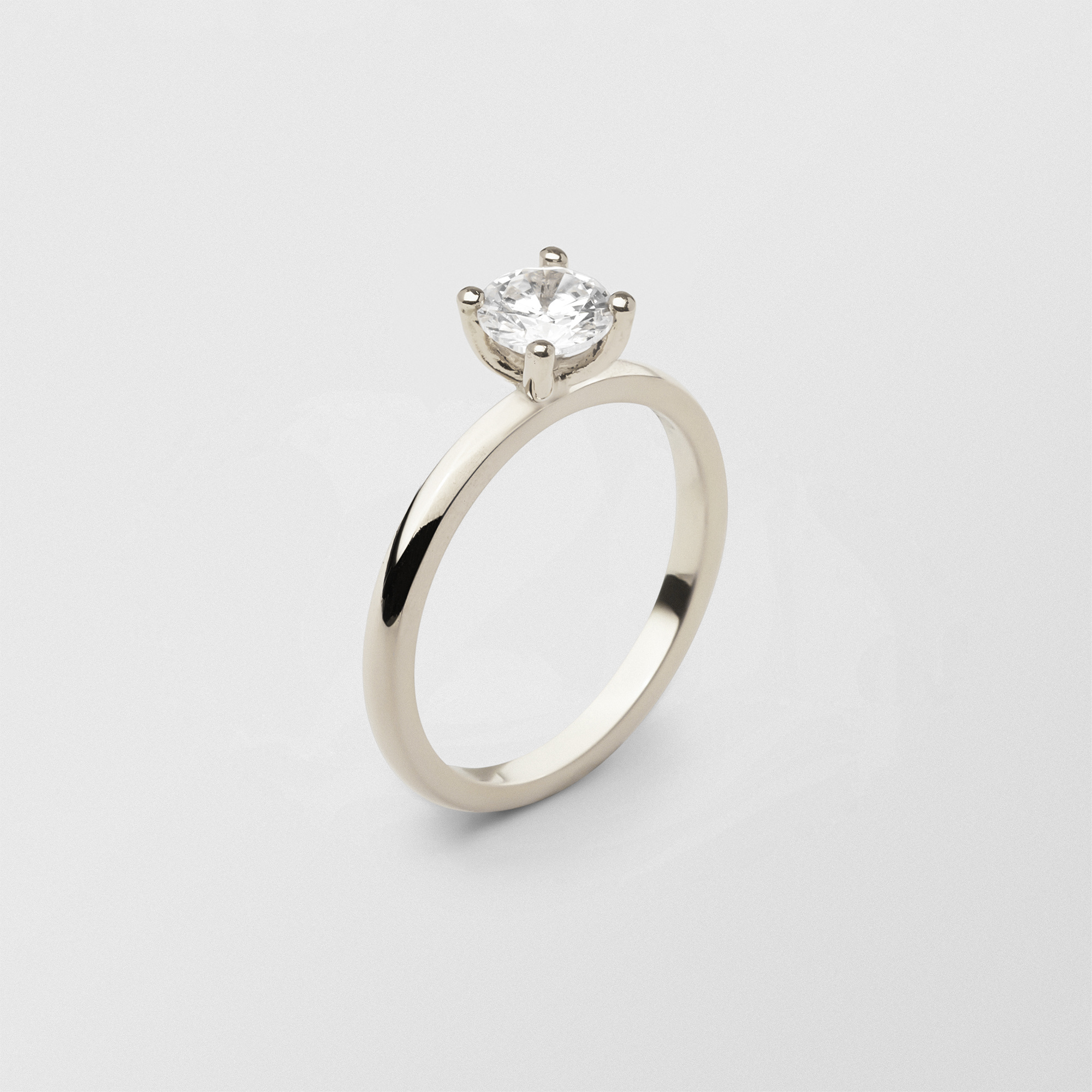 Soft, solitaire – Ring in 18K yellow gold with 0,70ct diamond, 2,0 mm.